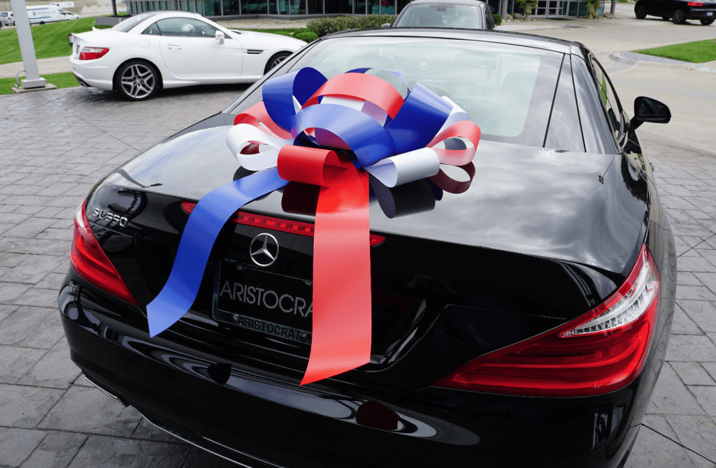 Giant Patriotic Car Bows - Shake Up Your Showroom